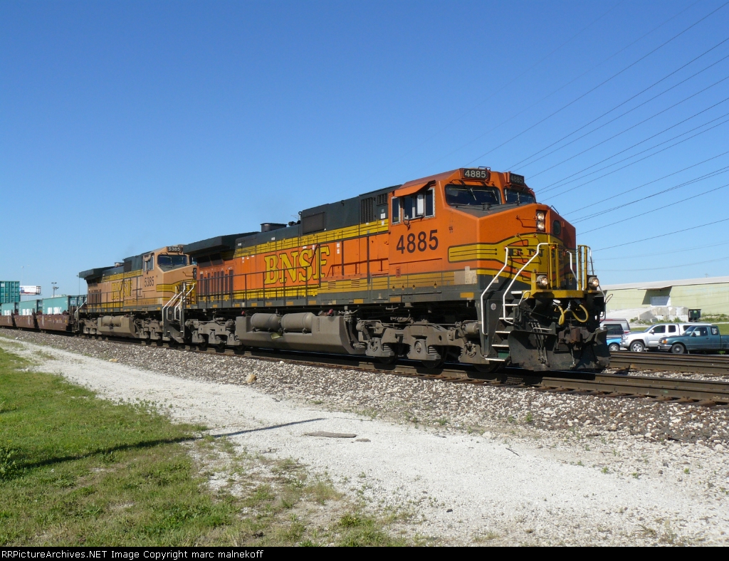 BNSF 4885